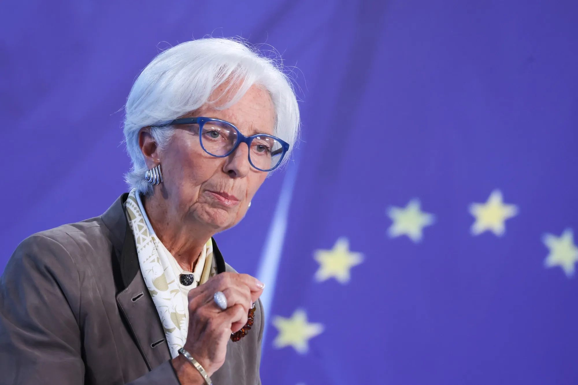 Lagarde Sees Lasting Benefits in Strengthening Euro’s Foundation ...