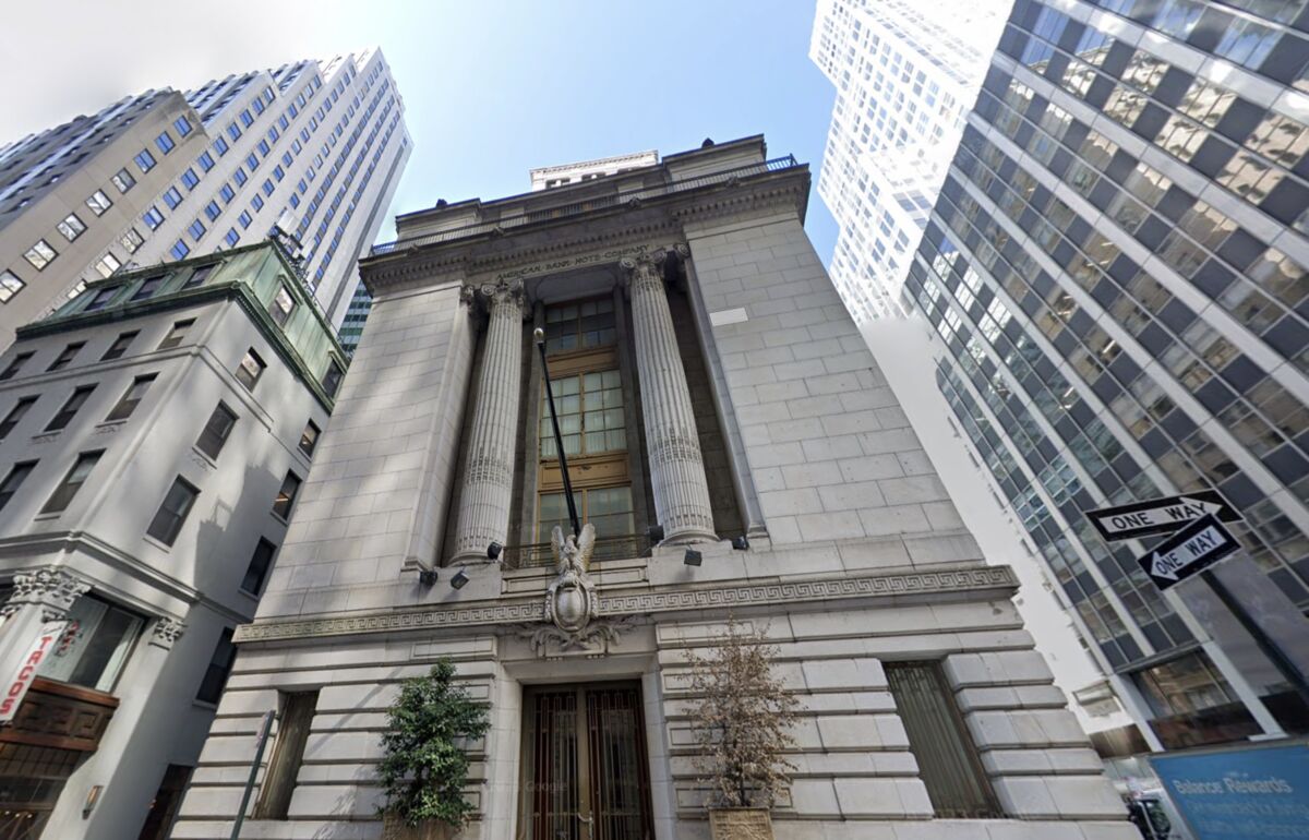 Historic NYC Office Building Hurt by Covid Files Bankruptcy - Bloomberg