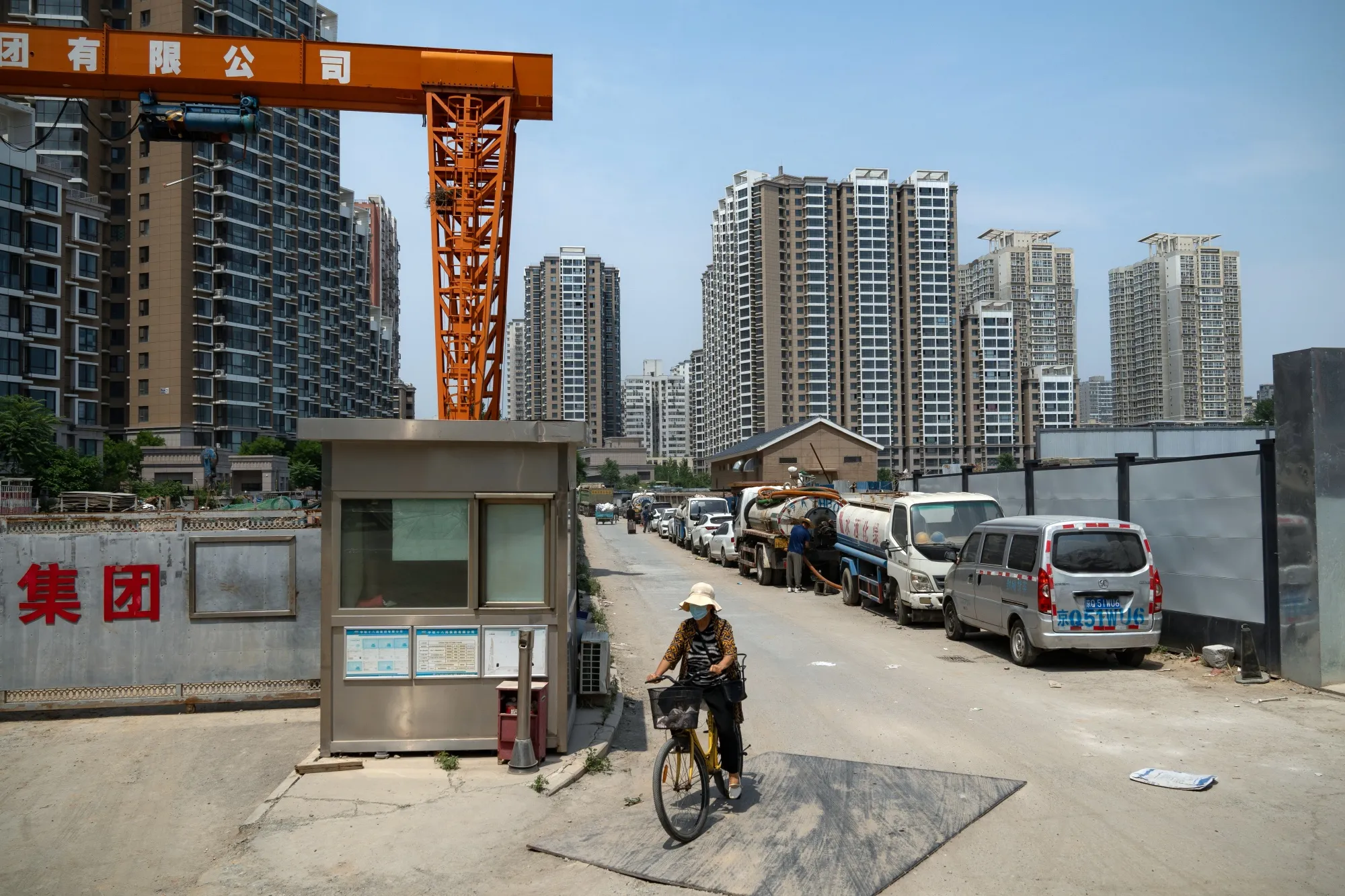 China’s 60 Million Homes Are Hard to Sell Even in Big Cities - Bloomberg