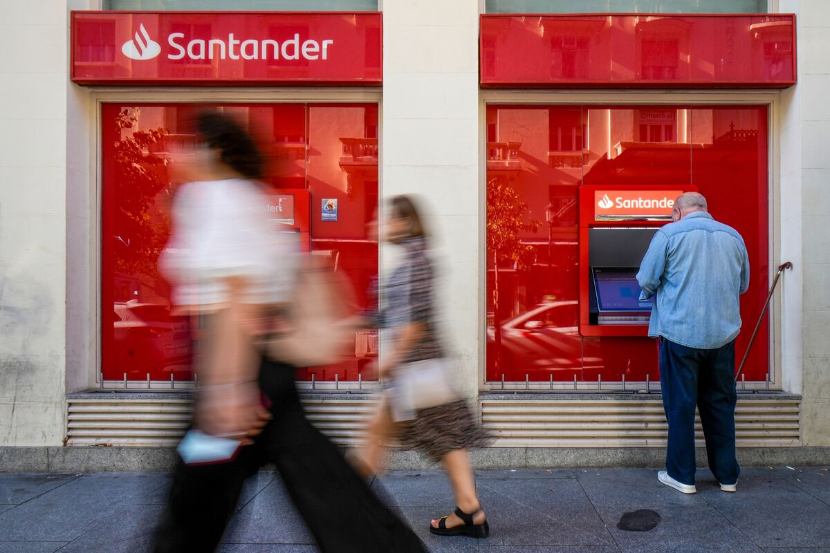 Santander Sees €6 Billion Payouts After ‘Excellent’ Start - Bloomberg
