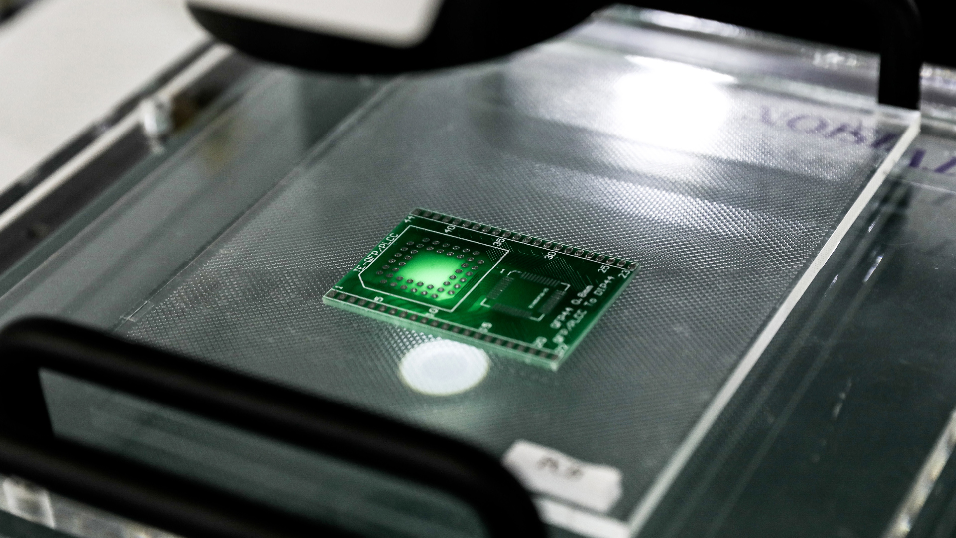Watch TSMC, ASML Can Disable Chip Machines If China Invades Taiwan - Bloomberg