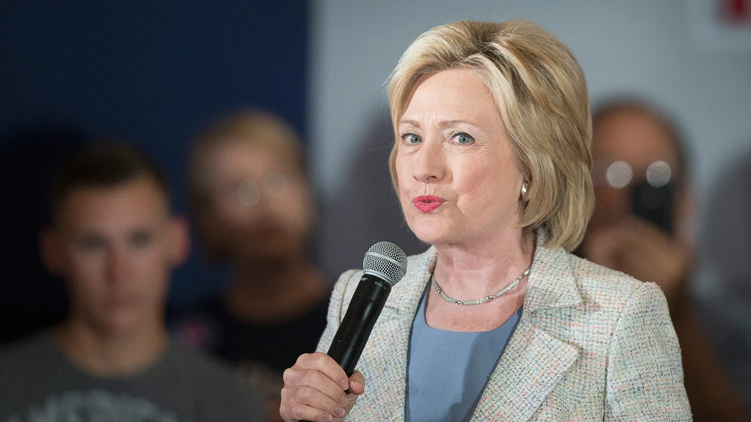 Hillary Clinton Tries to Walk Delicate Line in Plan to Rein In Banks ...