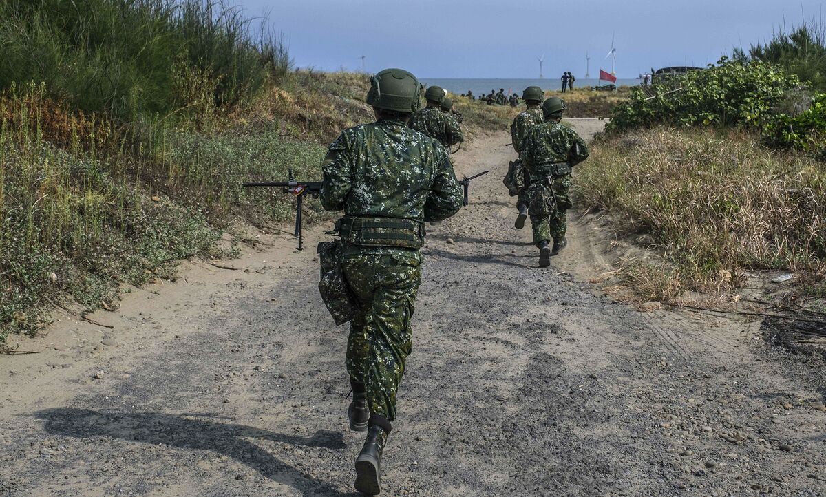 Taiwan-Invasion War Game by US Think Tank Sees China Quickly Flopping ...