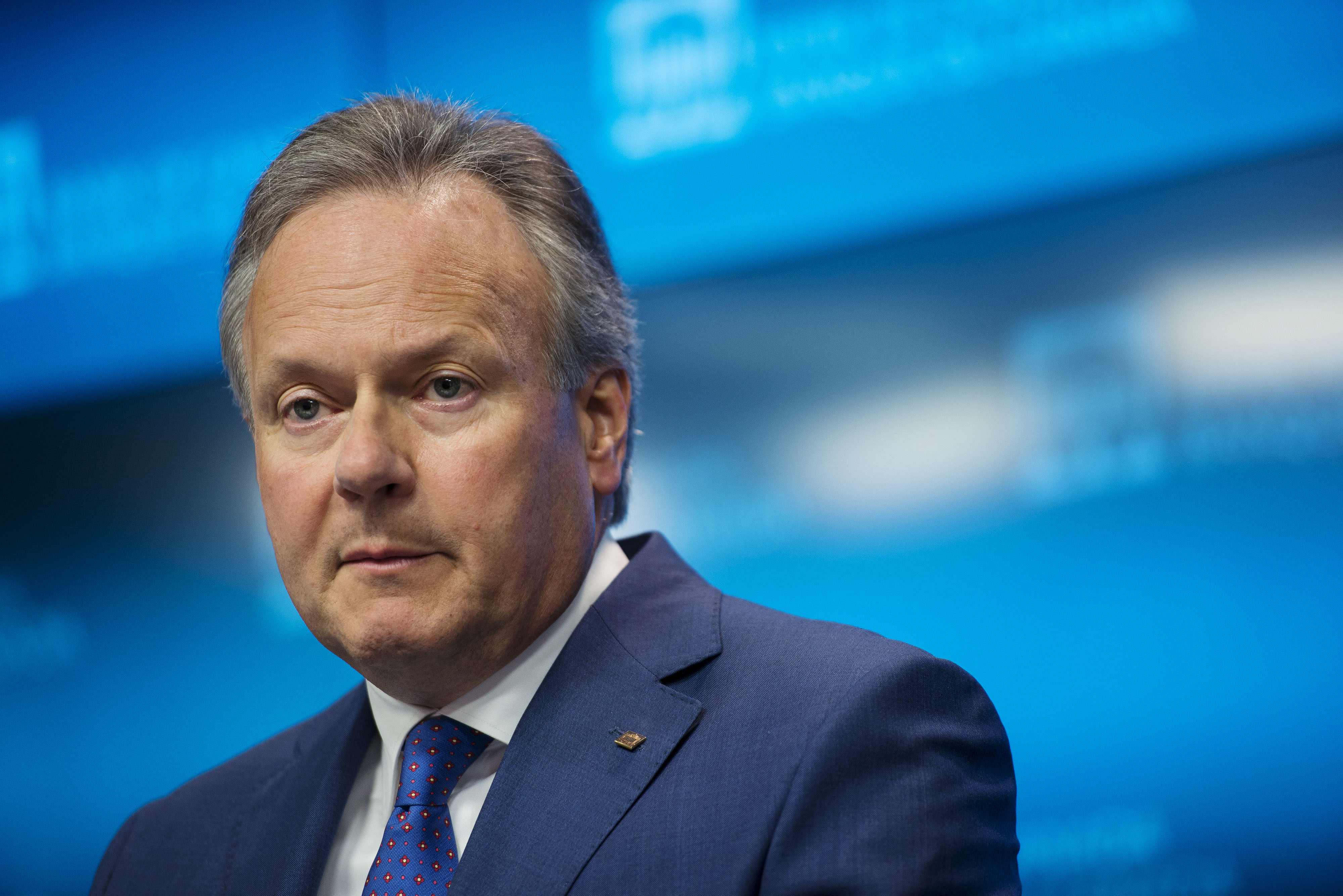 Poloz Says Digital Revolution Warrants Caution on Rate Increases ...