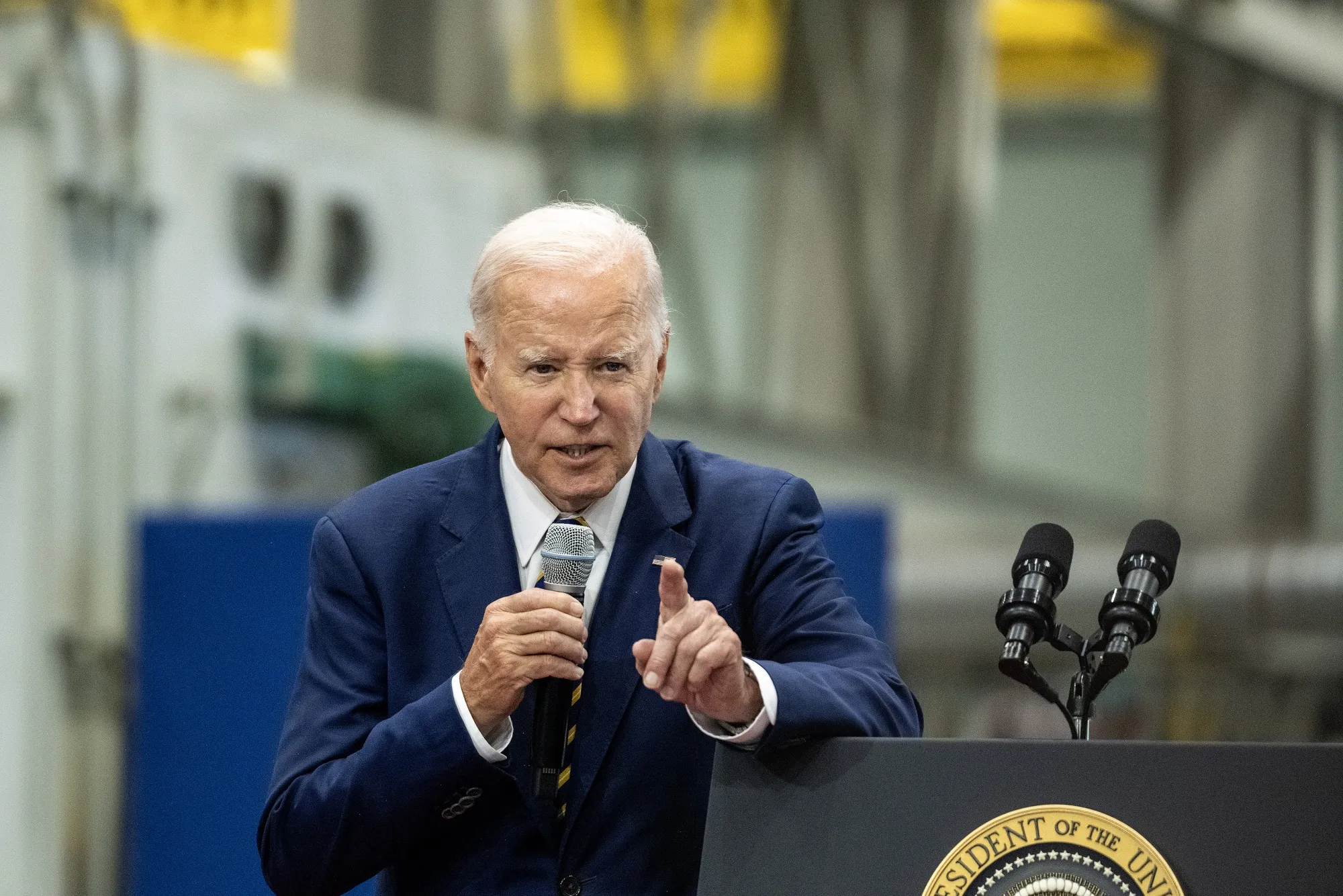 China's Growing Economic Struggles Trouble Global Leaders - Bloomberg