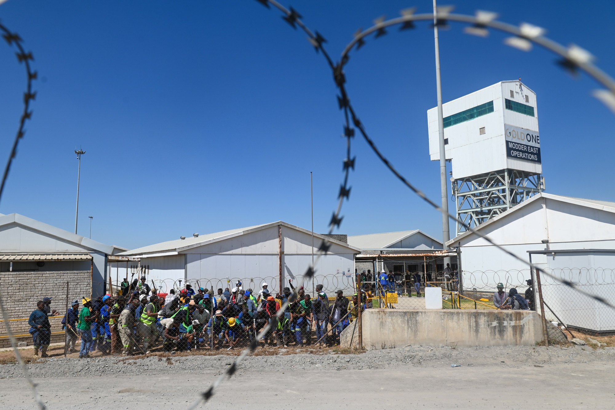 South Africa Miners Held Underground Released - Bloomberg