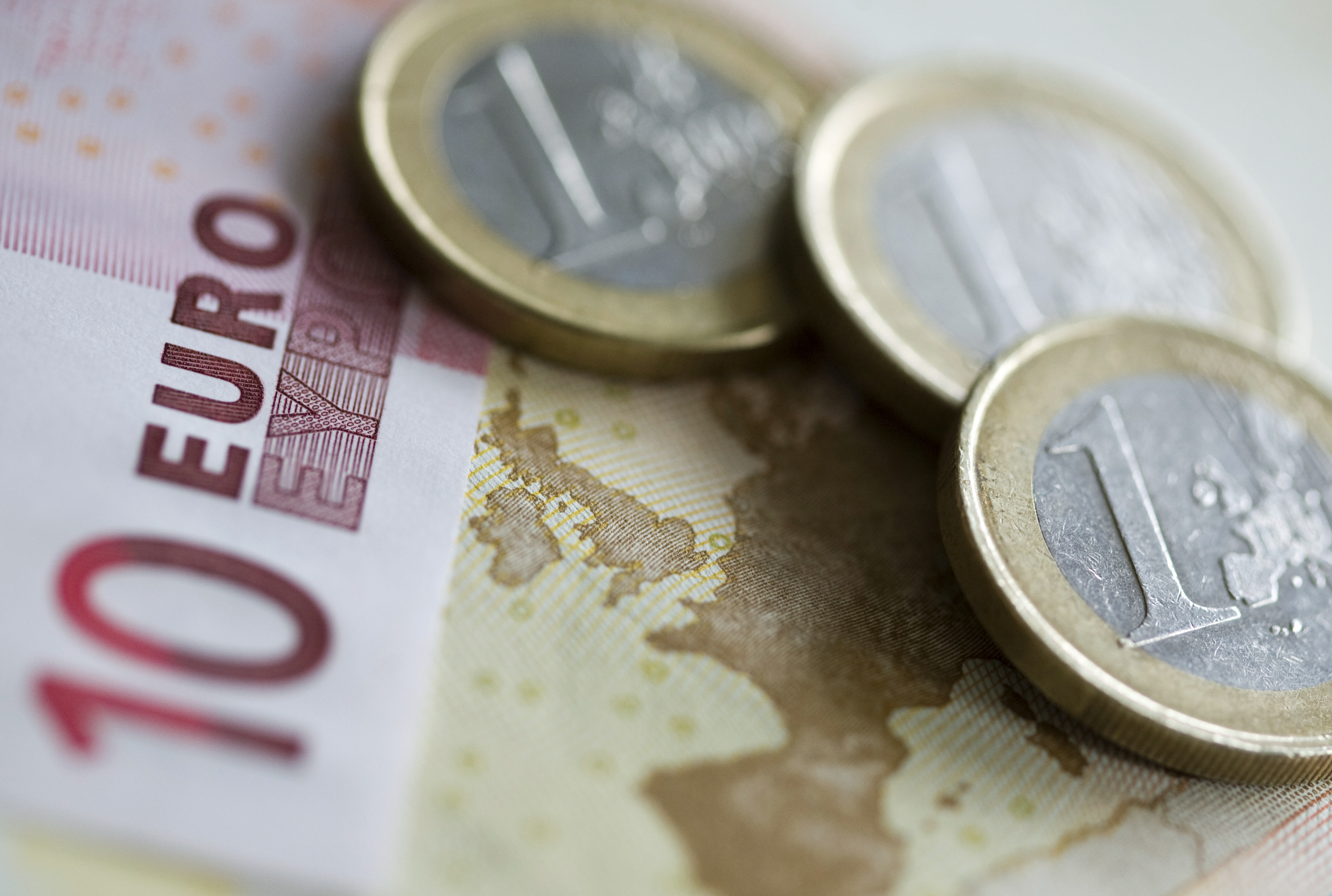 how-germany-might-learn-to-stop-worrying-and-love-qe-bloomberg