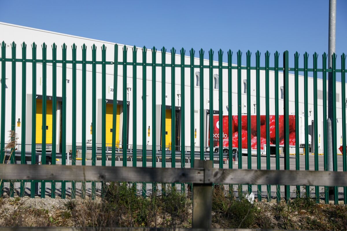 Ocado Operations Disrupted as Robots Crash, Cause Fire - Bloomberg