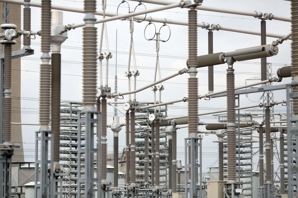Germany Nears €20 Billion Deal to Buy Power Grid From Tennet - Bloomberg
