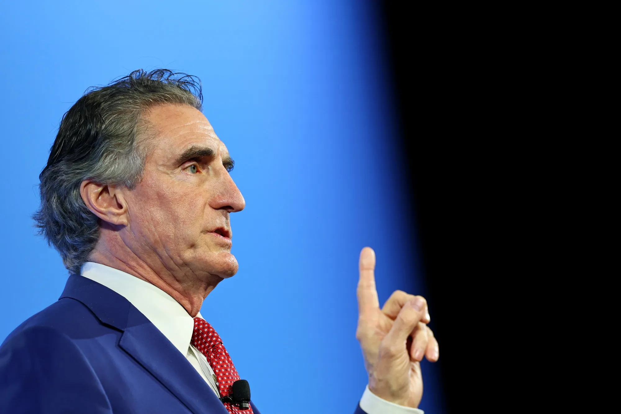 Trump Halts Work on NY Offshore Wind Project Amid Sector Review - Bloomberg