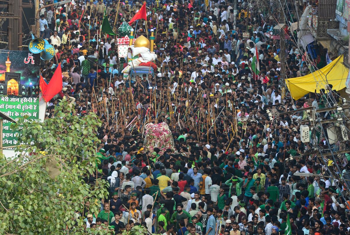 URGENT: The Latest: 31 Killed in Iraq During Ashoura Procession - Bloomberg