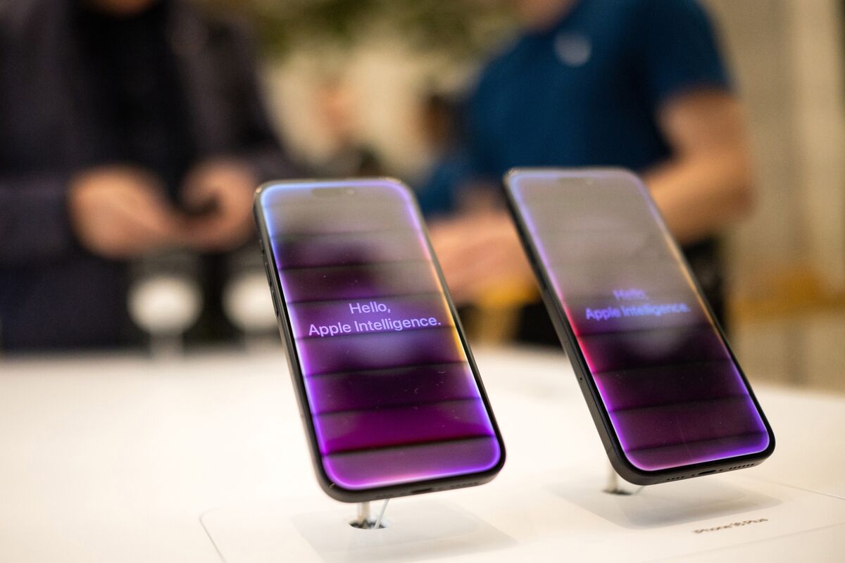 Apple Vision Pro Chief Mike Rockwell Named Siri Head; Giannandrea Keeps ...