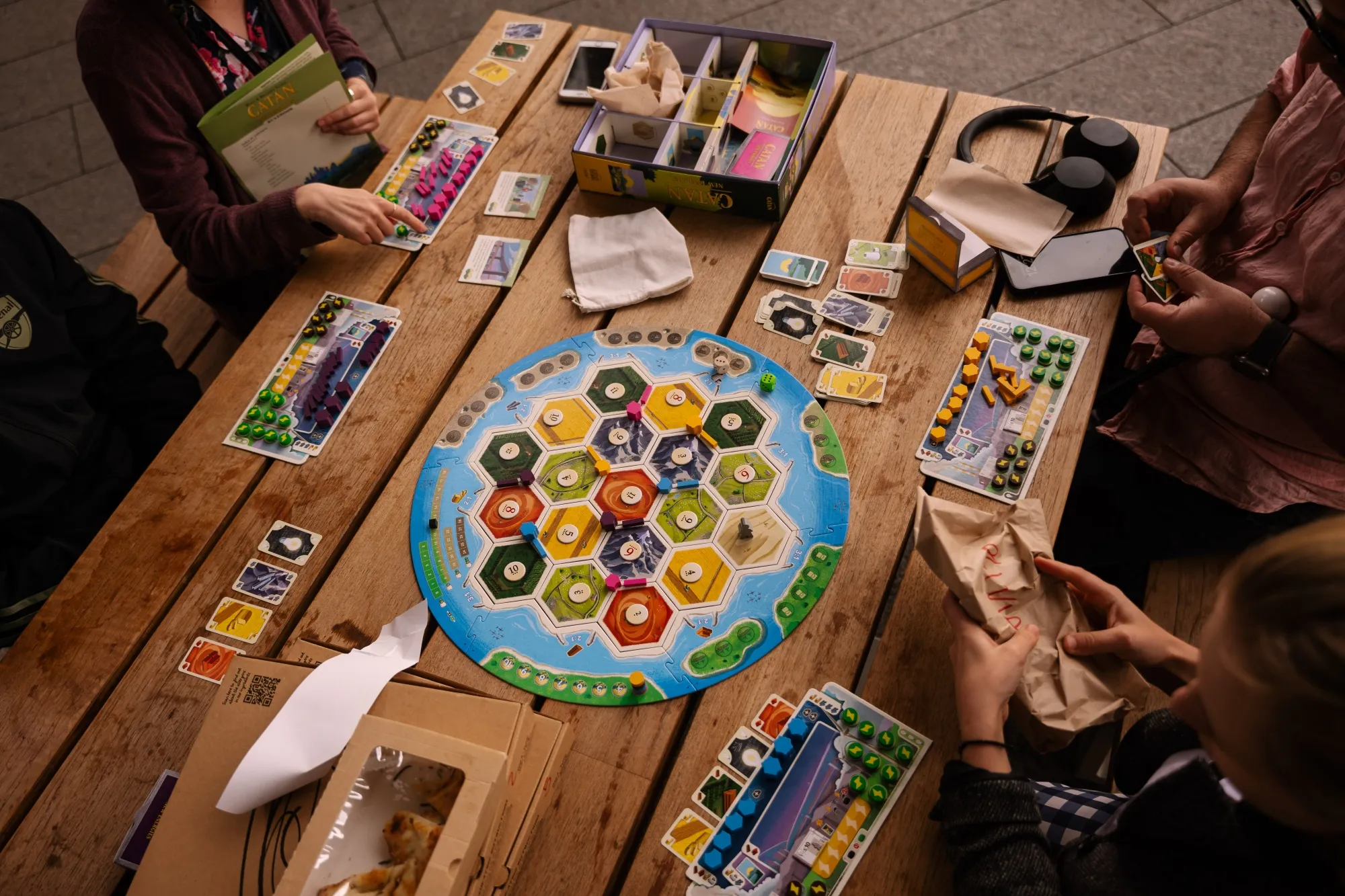Catan: New Energies Pits Fossil Fuels Against Renewable Energy - Bloomberg