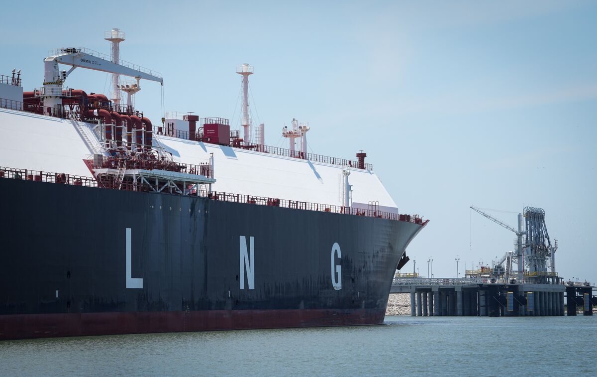 Biden's LNG Pause Has Asian Fuel Buyers Hunting for Other Options - Bloomberg