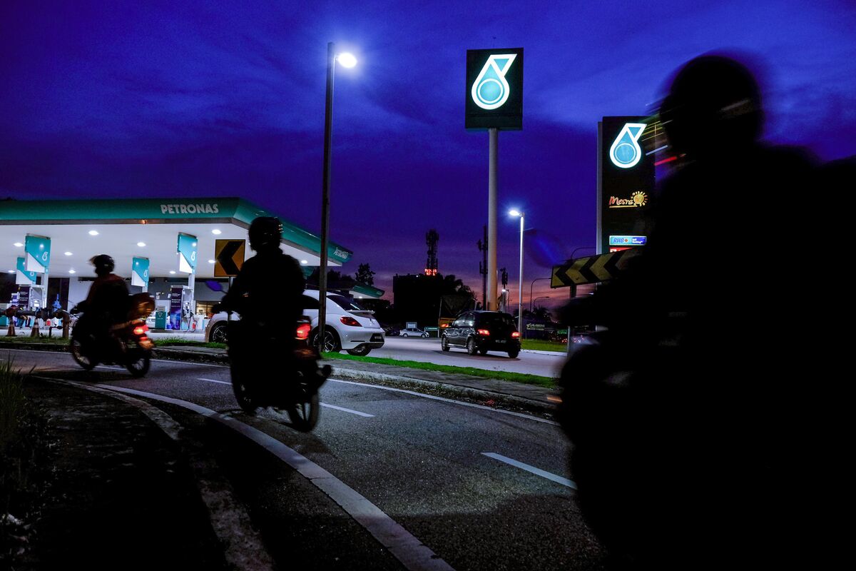 Malaysia's Petronas Second-Quarter Profit Declines as Energy Prices ...