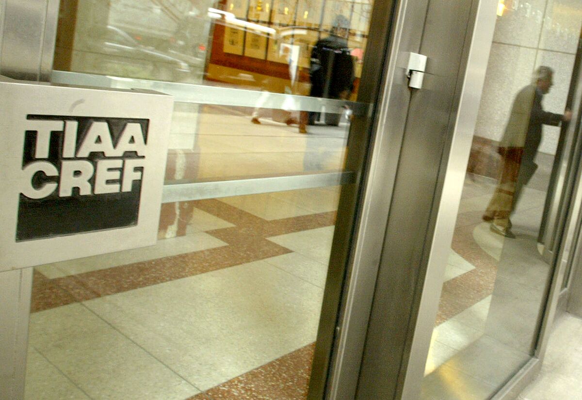 tiaa-cref-to-pay-97-million-to-settle-n-y-sec-fee-probes-bloomberg