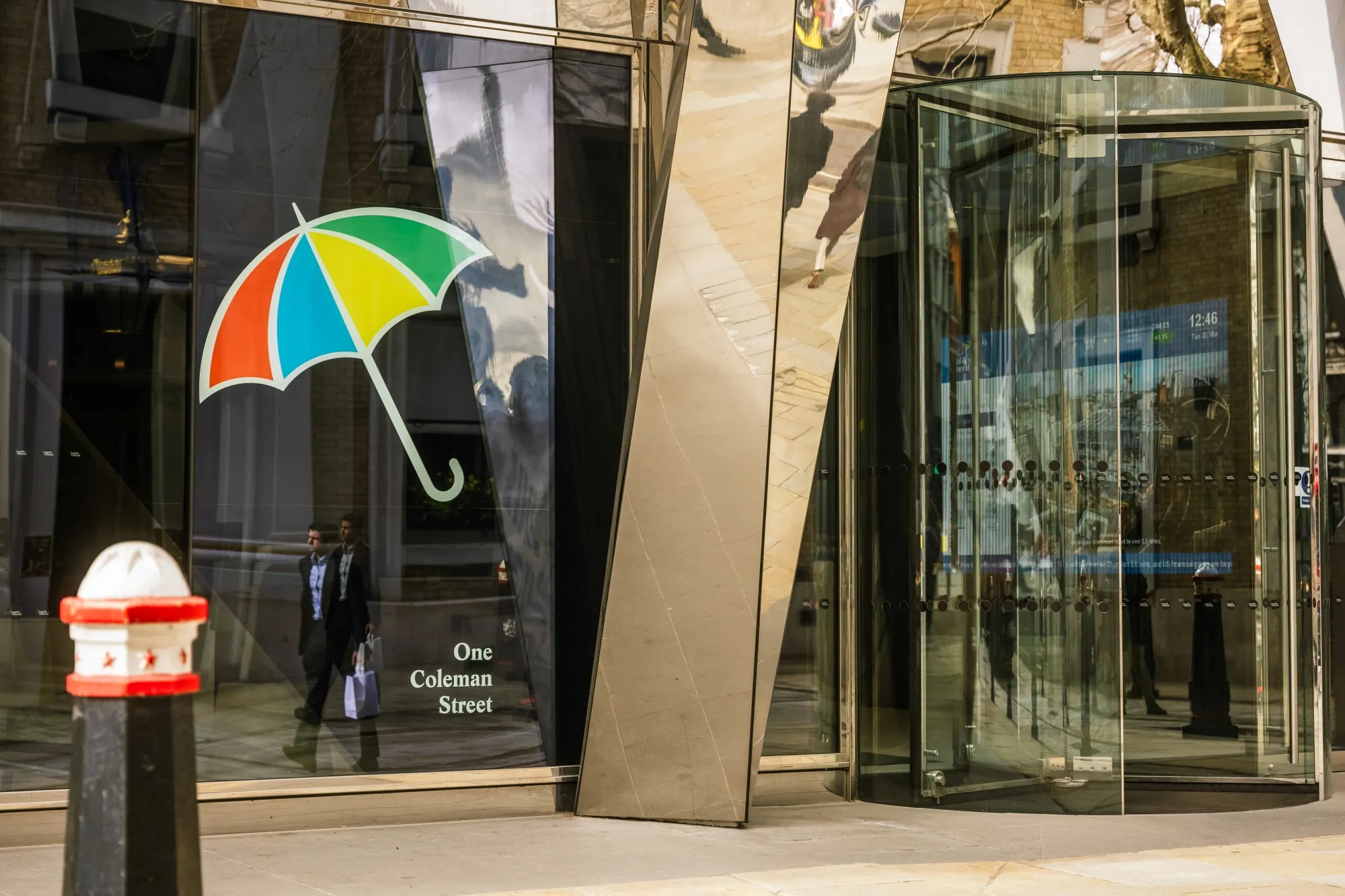 UK’s Biggest Fund LGIM Bets on Markets Getting BOJ Hikes Wrong - Bloomberg