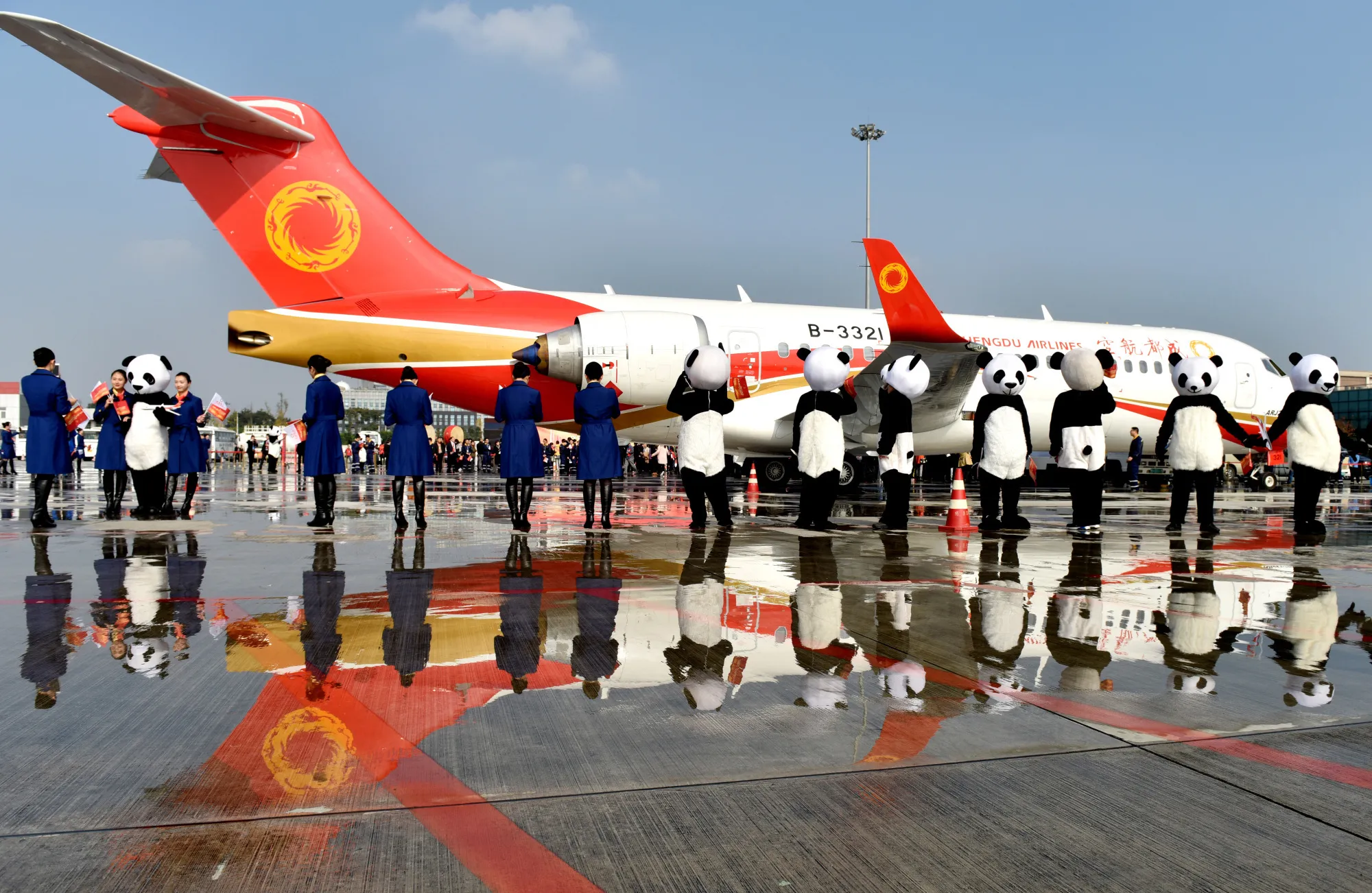 China’s Comac Wins $2.3 Billion Regional Jet Order From Lessor - Bloomberg