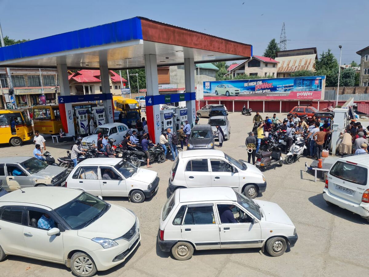 India Forced to Ship In Gasoline, Diesel as Shortages Arise - Bloomberg