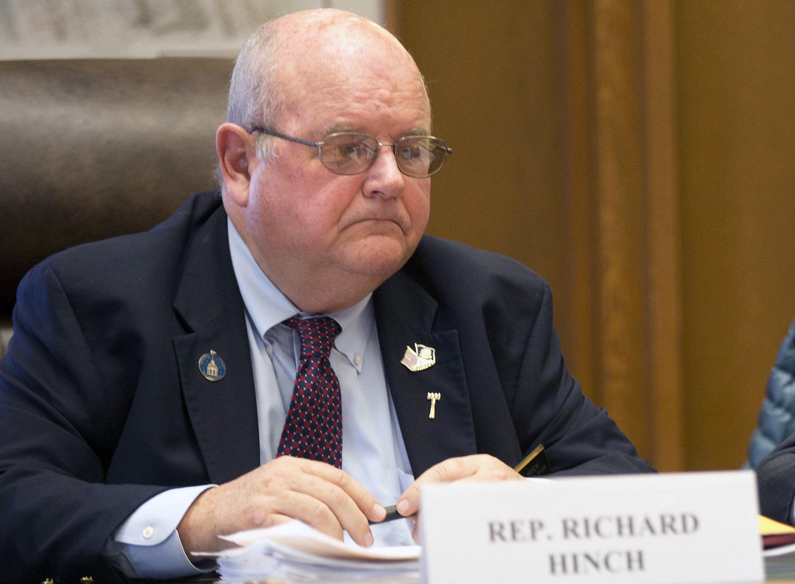 Lawmaker’s Death Chills U.S. Statehouses Where Masks Are Shunned ...