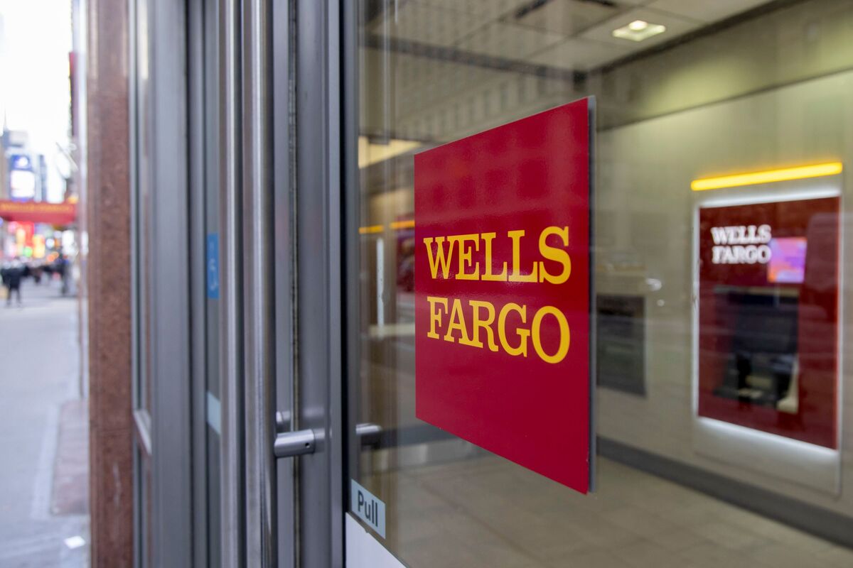 Wells Fargo Taps Amazon Web Services Executive to Expand AI Use - Bloomberg