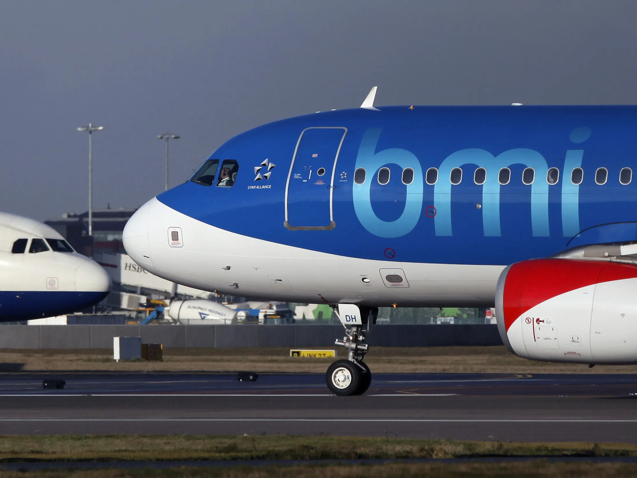 Flybmi's Collapse Over Brexit Strands Passengers Across Europe - Bloomberg