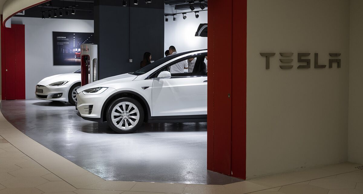 Tesla (TSLA) Executive Turnover Worse Among Elon Musk Reports - Bloomberg