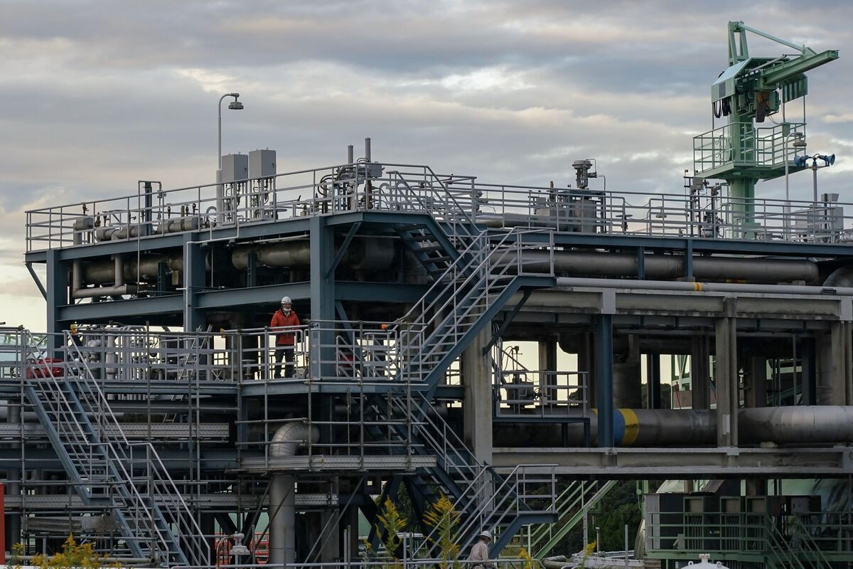Japan Watching for Any Impact on LNG From New Russia Sanctions - Bloomberg