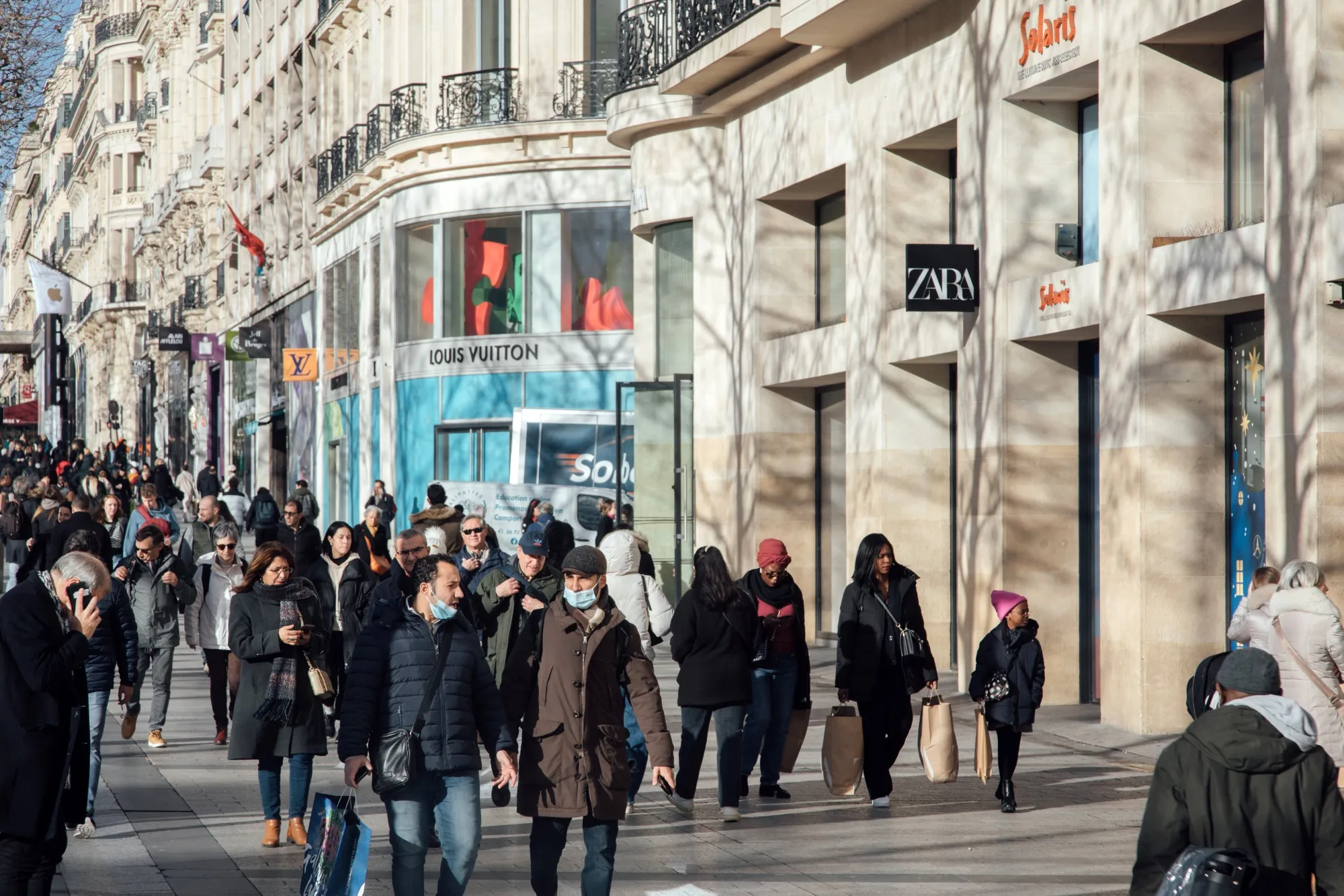 French Consumers Seen Aiding GDP Growth as Investment Slump Persists ...