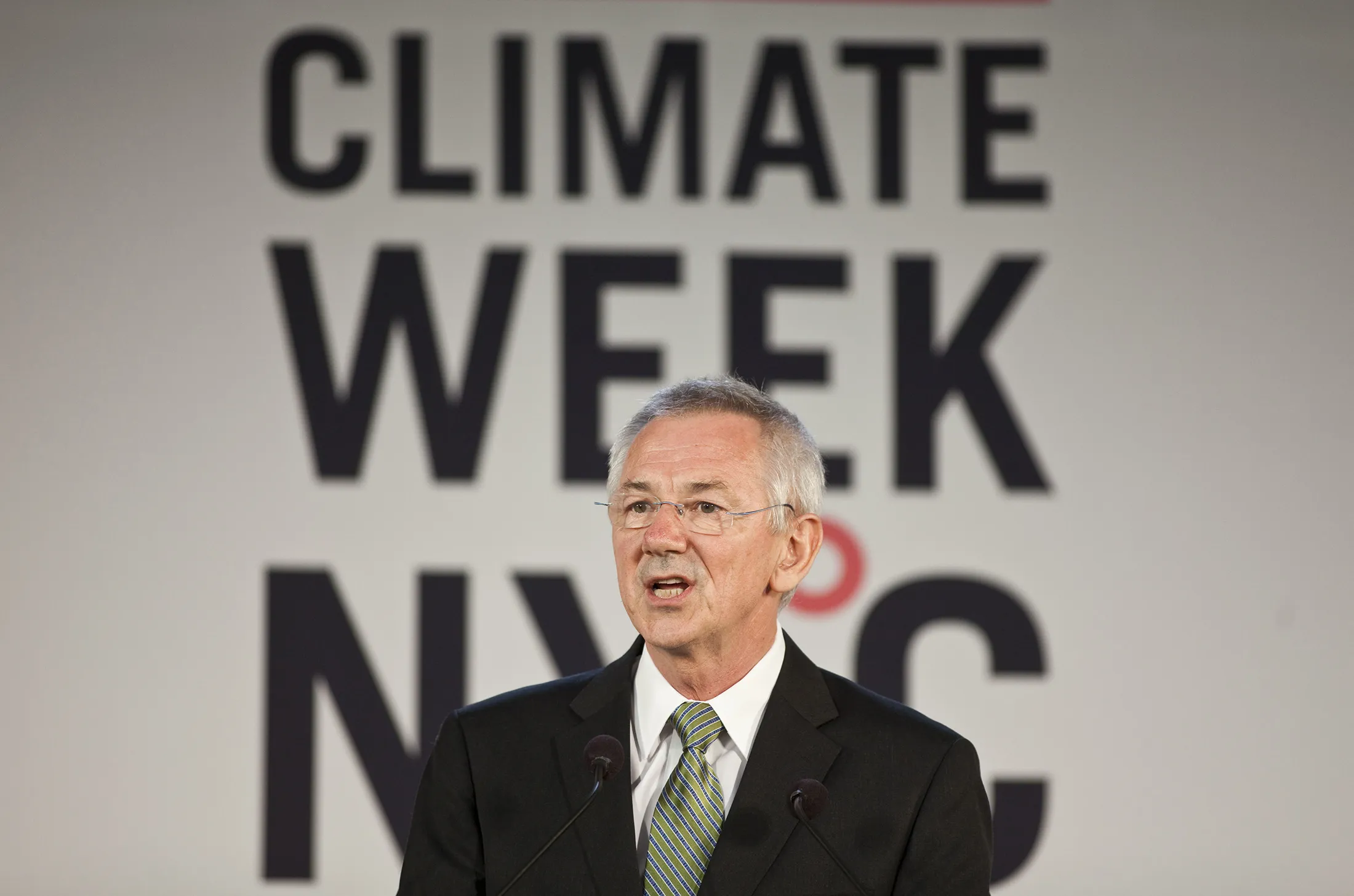 Bezos Hires Earth Fund CEO to Accelerate $10 Billion Giving - Bloomberg