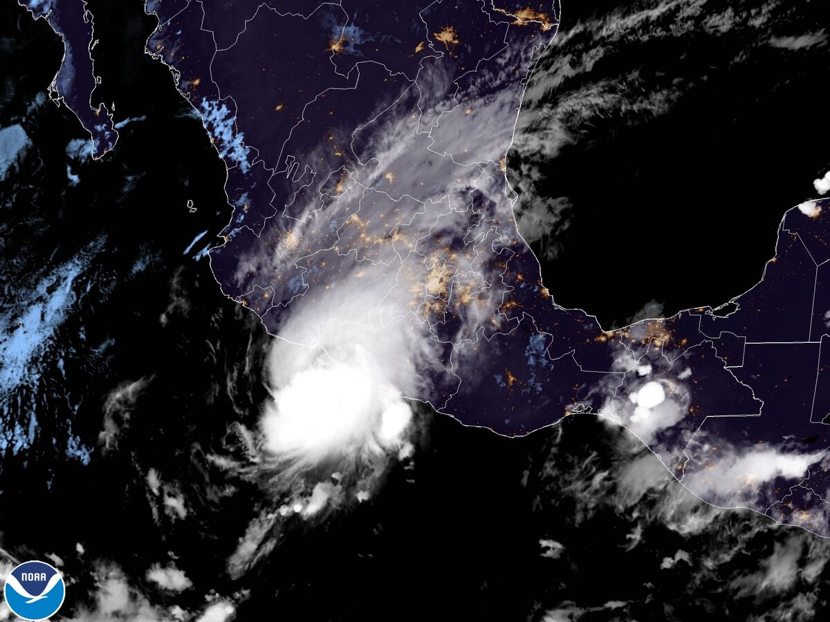 Hurricane Rick Weakens to Tropical Depression Over Mexico - Bloomberg