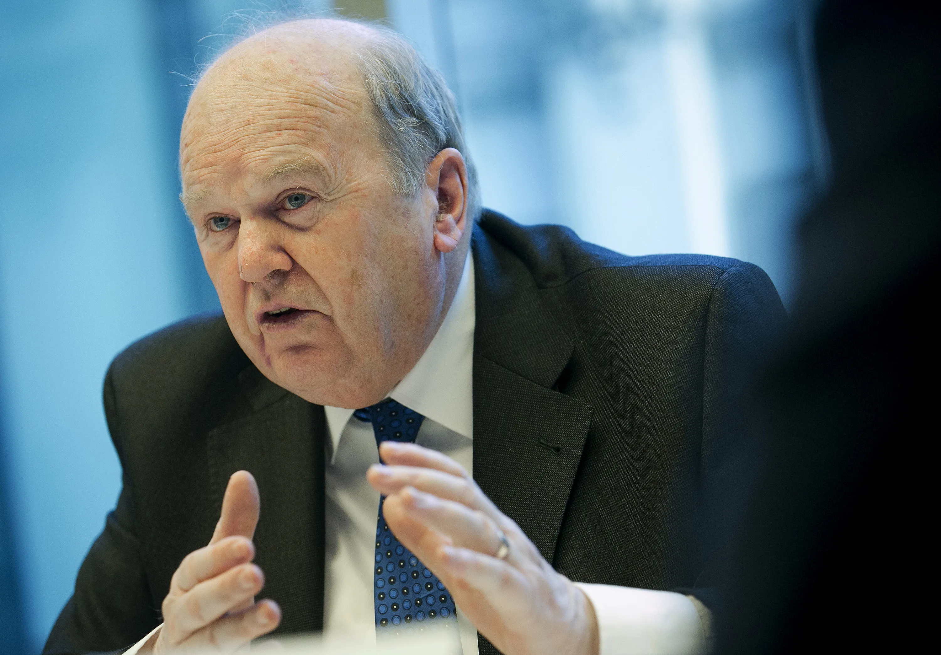Ireland’s Yield Drops Below 1% as Euro Bonds Snapped Up at Sales ...