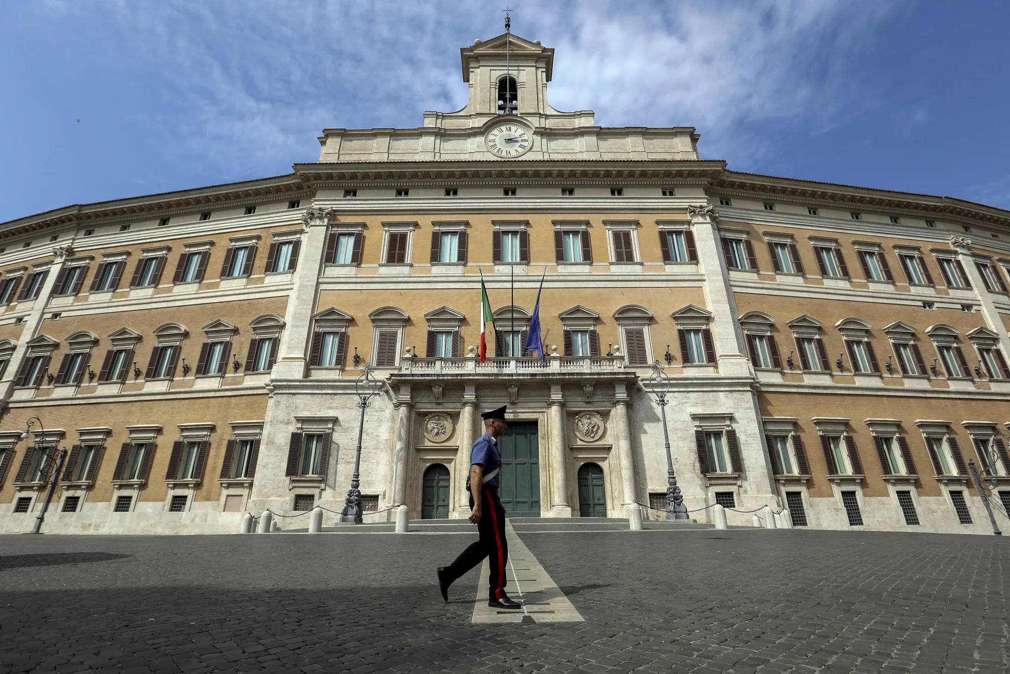 Italy’s Debt Edges Close to All-Time High Amid Budget Squabble - Bloomberg