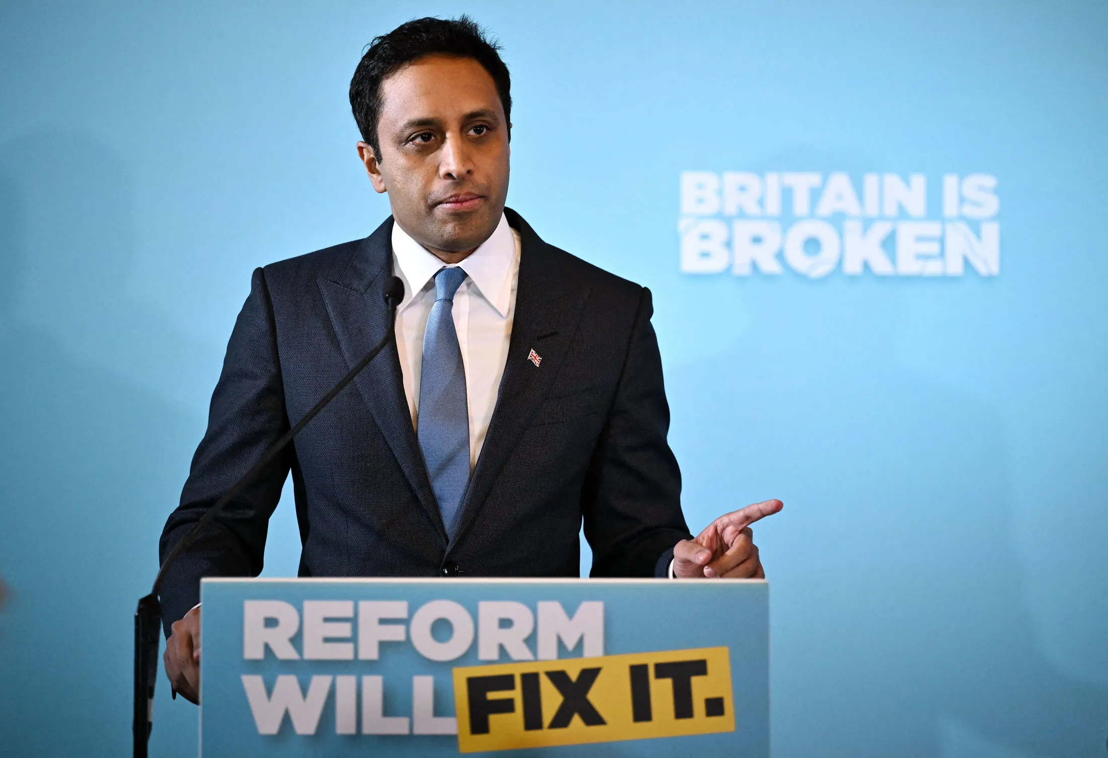 Reform UK’s Momentum Stalled by Departures, By-Election Defeat - Bloomberg