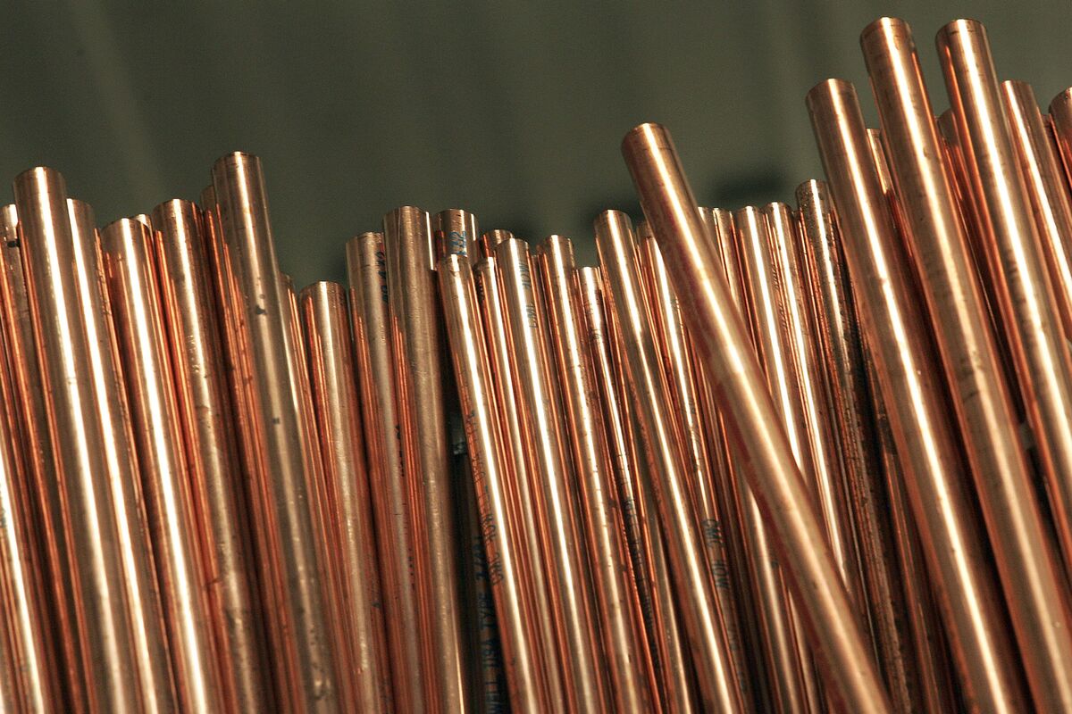 Copper Near 15-Month High as Supply Fears Spur Bullish Calls - Bloomberg