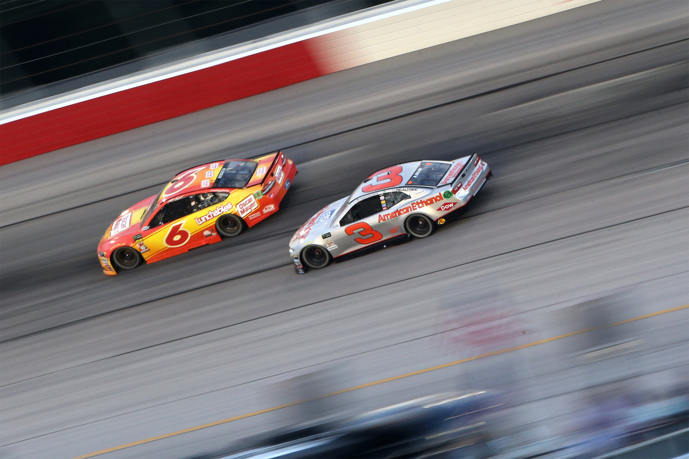 Nascar Wins Over Investors as Loan Deal Nears Finish Line - Bloomberg