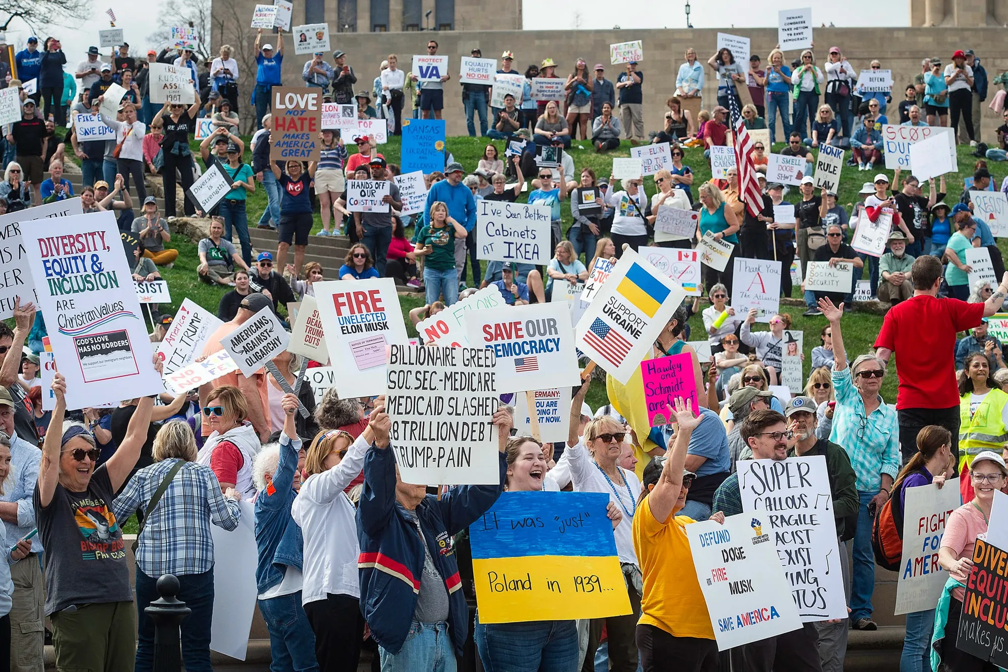 Missouri Follows Texas in Activating National Guard for Protests ...