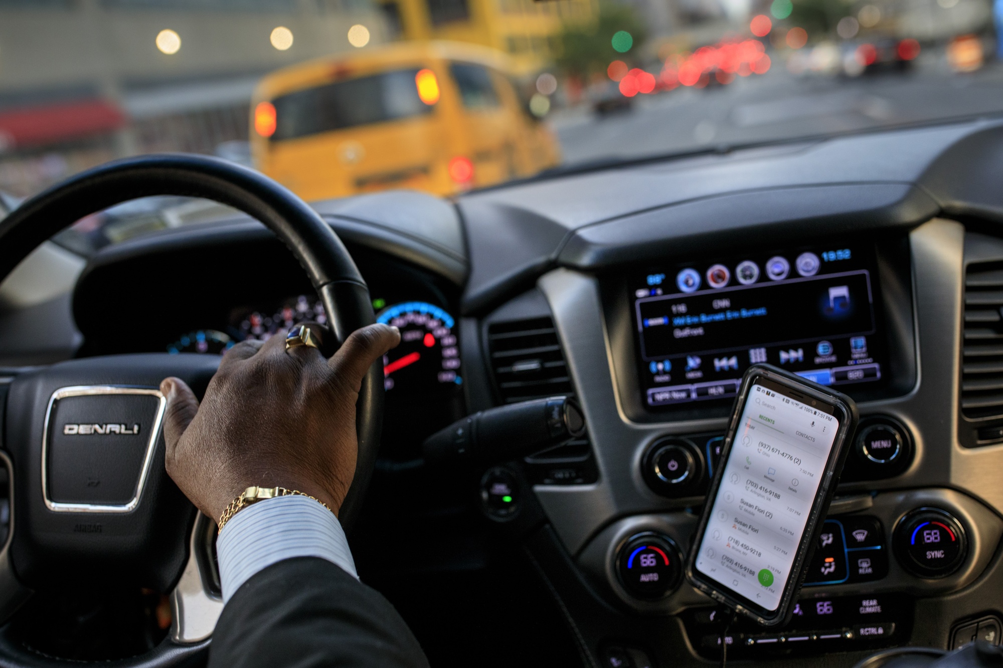 NYC Set to Tighten Uber, Lyft Driver Pay Rules After Lockouts - Bloomberg