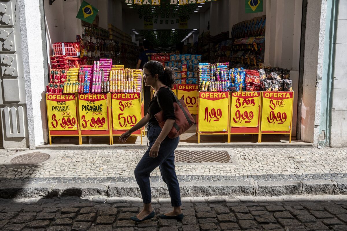 Brazil Inflation Slows in January on Cheaper Electric Bills - Bloomberg