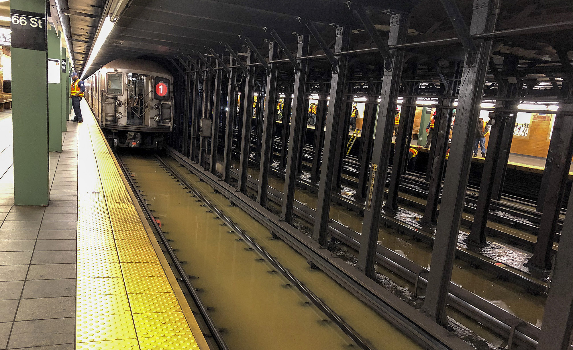 NYC Water Main Break Floods Upper West Side Delays Subways - Bloomberg