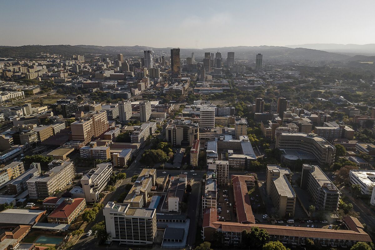 South African Cabinet Backs Smaller VAT Hike in Budget - Bloomberg South African Cabinet Backs Smaller VAT Hike in Budget - Bloomberg