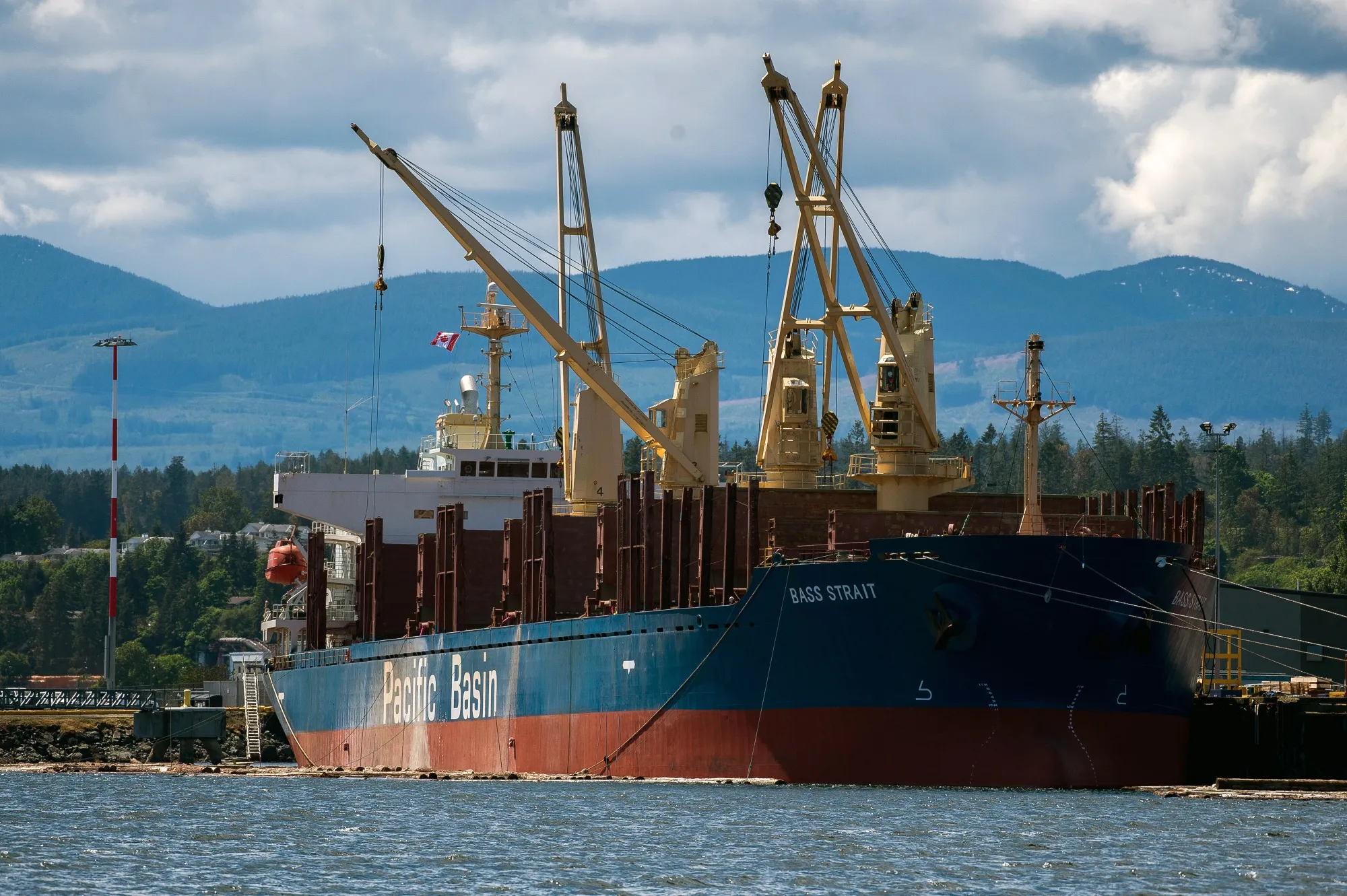 Canada’s Trade Surplus Narrowed on Falling Lumber Prices - Bloomberg