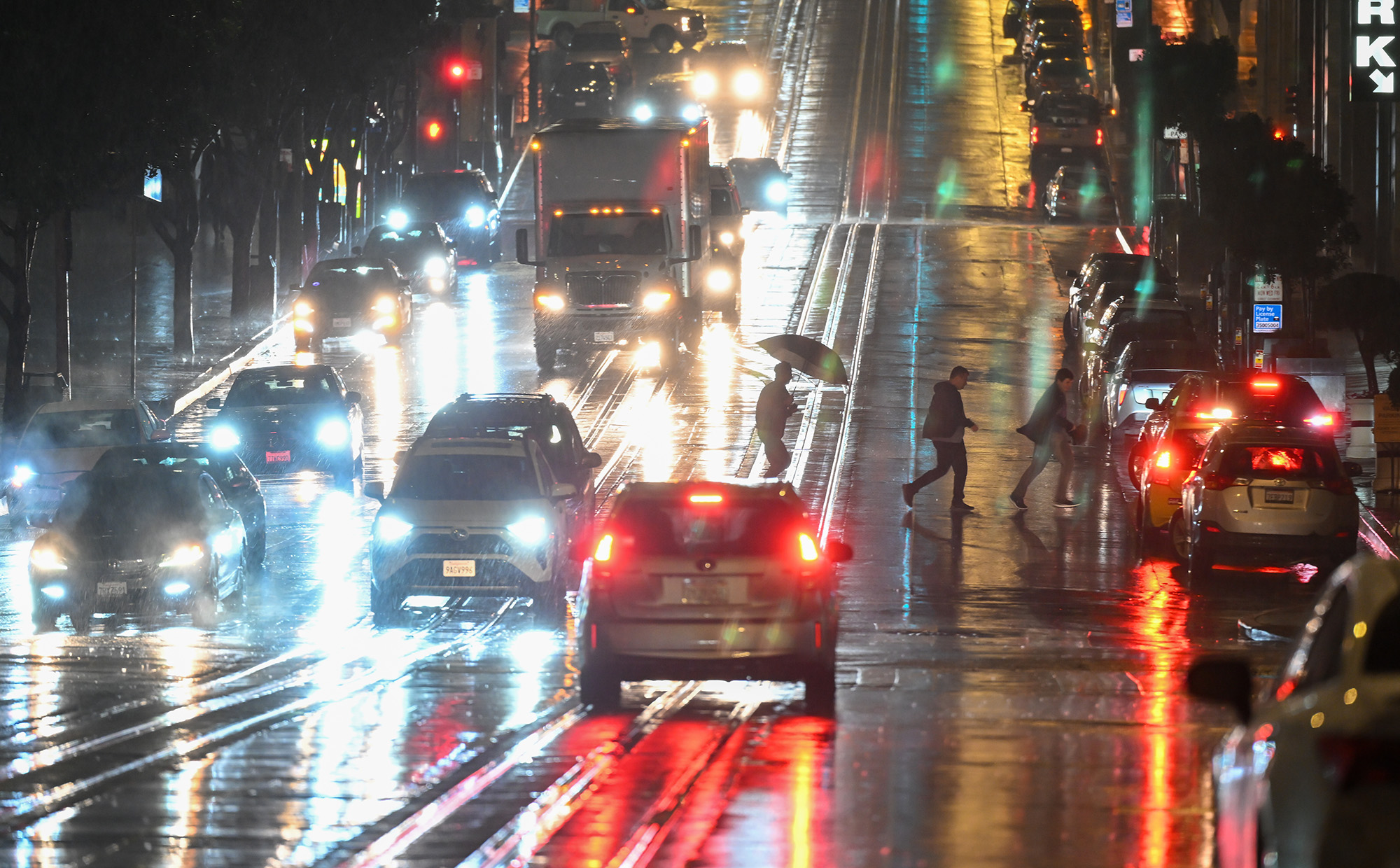 Record San Francisco Storm Leaves Flood Risk, Thousands in Dark - Bloomberg