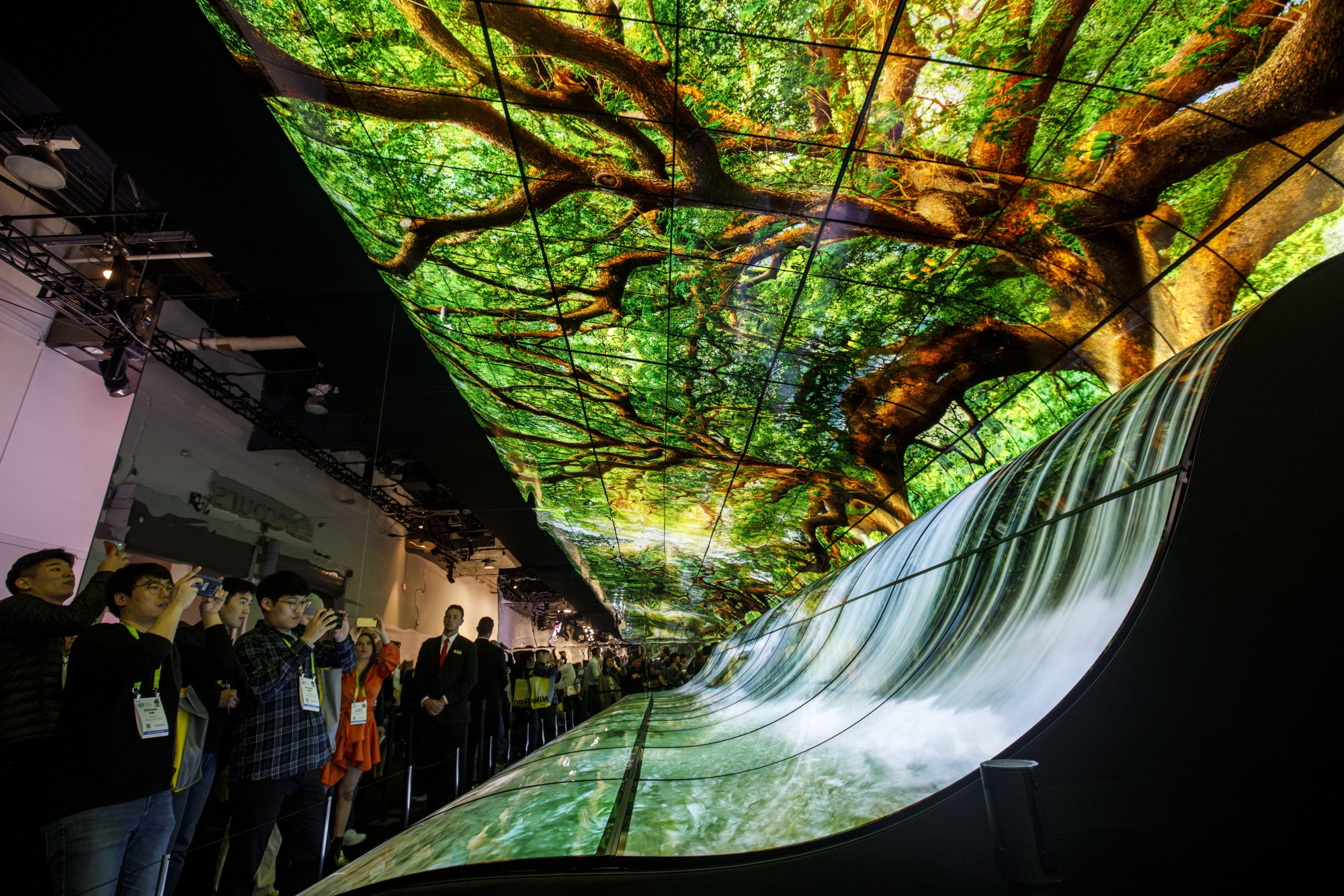 This Time Around, Asia Investors Aren't Buying the Tech Euphoria - Bloomberg