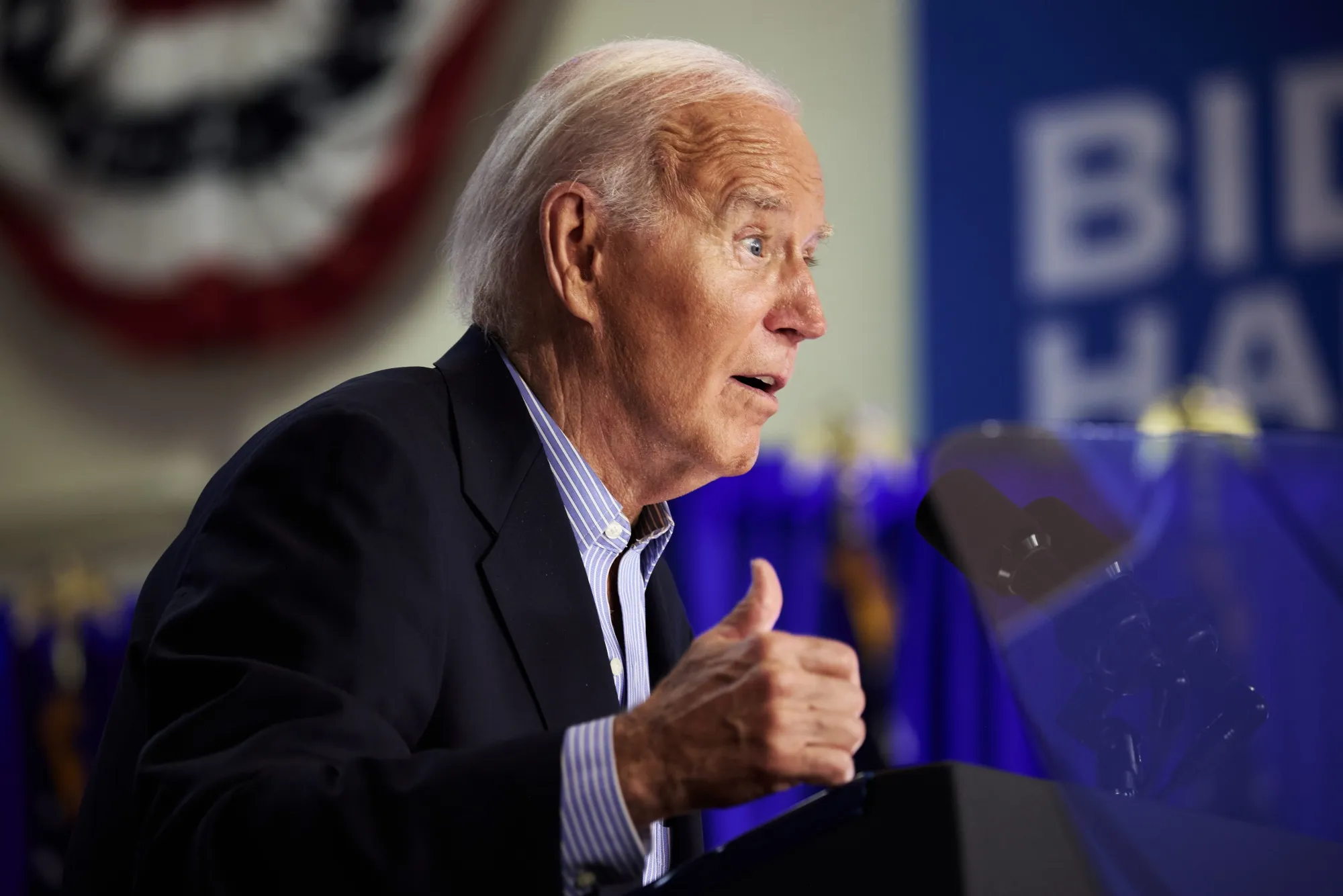 Biden frena deserciones demócratas a campaña presidencial - Bloomberg