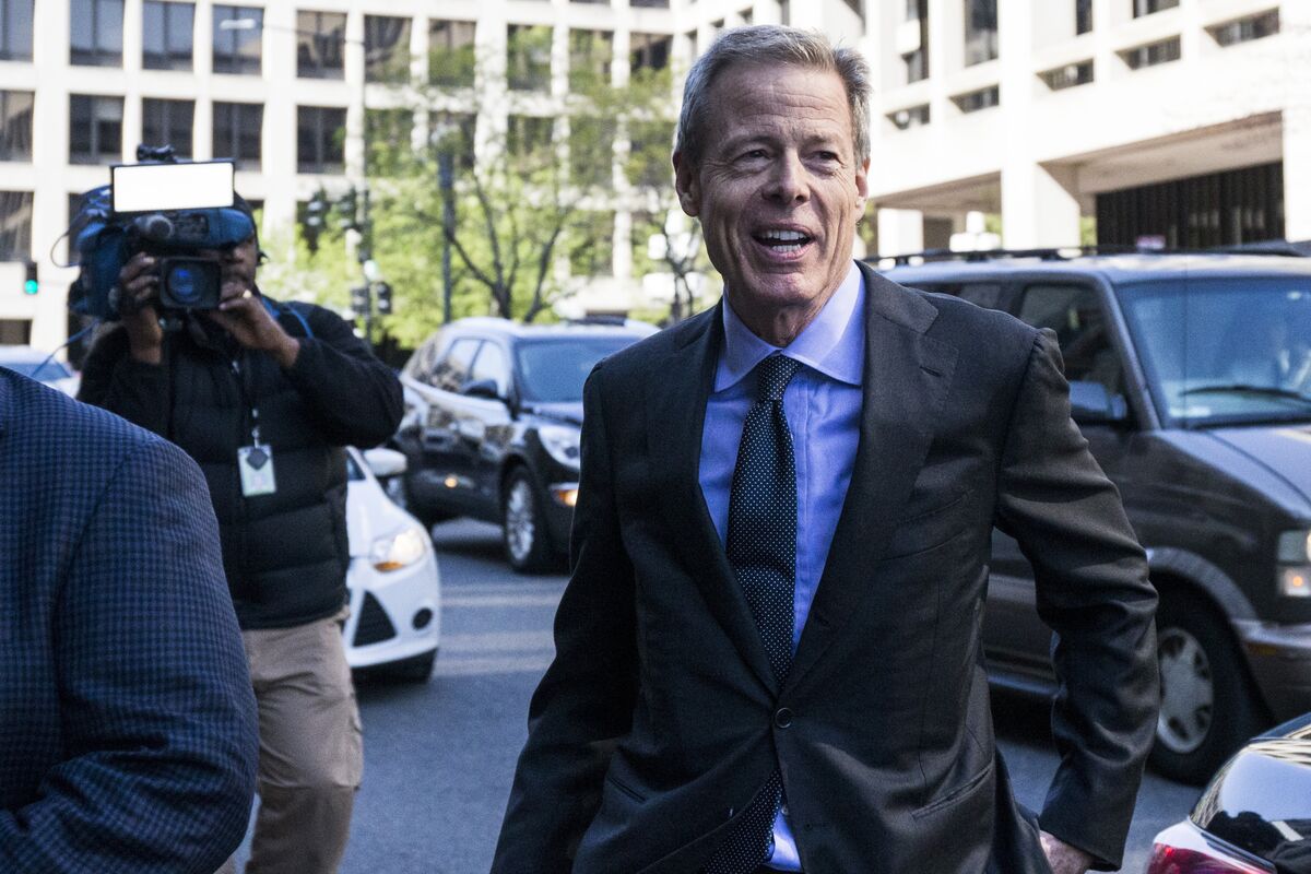 Time Warner Ill-Equipped to Challenge Netflix, CEO Tells Judge - Bloomberg