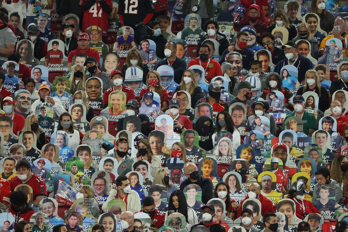NFL Opens to Full Stadiums as COVID-19 Surges - Bloomberg