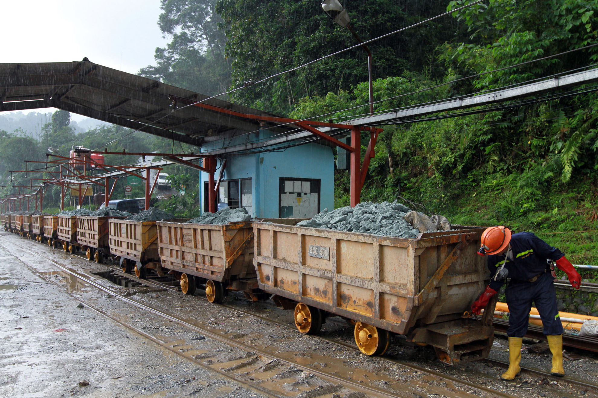 Mining Giant to Spend Billions to Halt Indonesian Metal Imports - Bloomberg