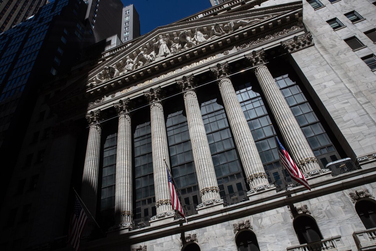 US High-Grade Bond Spreads Can Tighten More, Invesco's Matt Brill Says ...