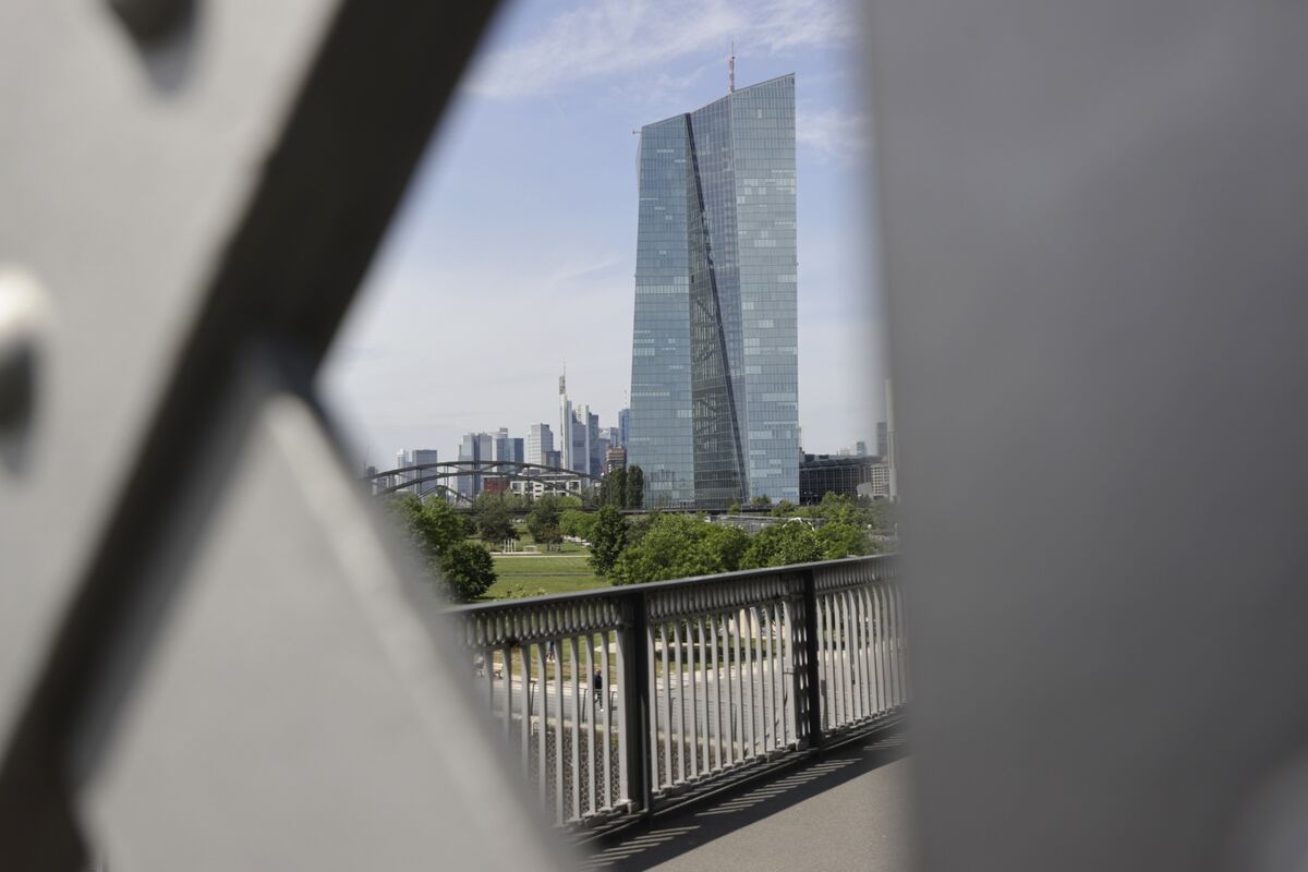 ECB Officials Rally Behind Call That Rate Hikes Will Soon End - Bloomberg
